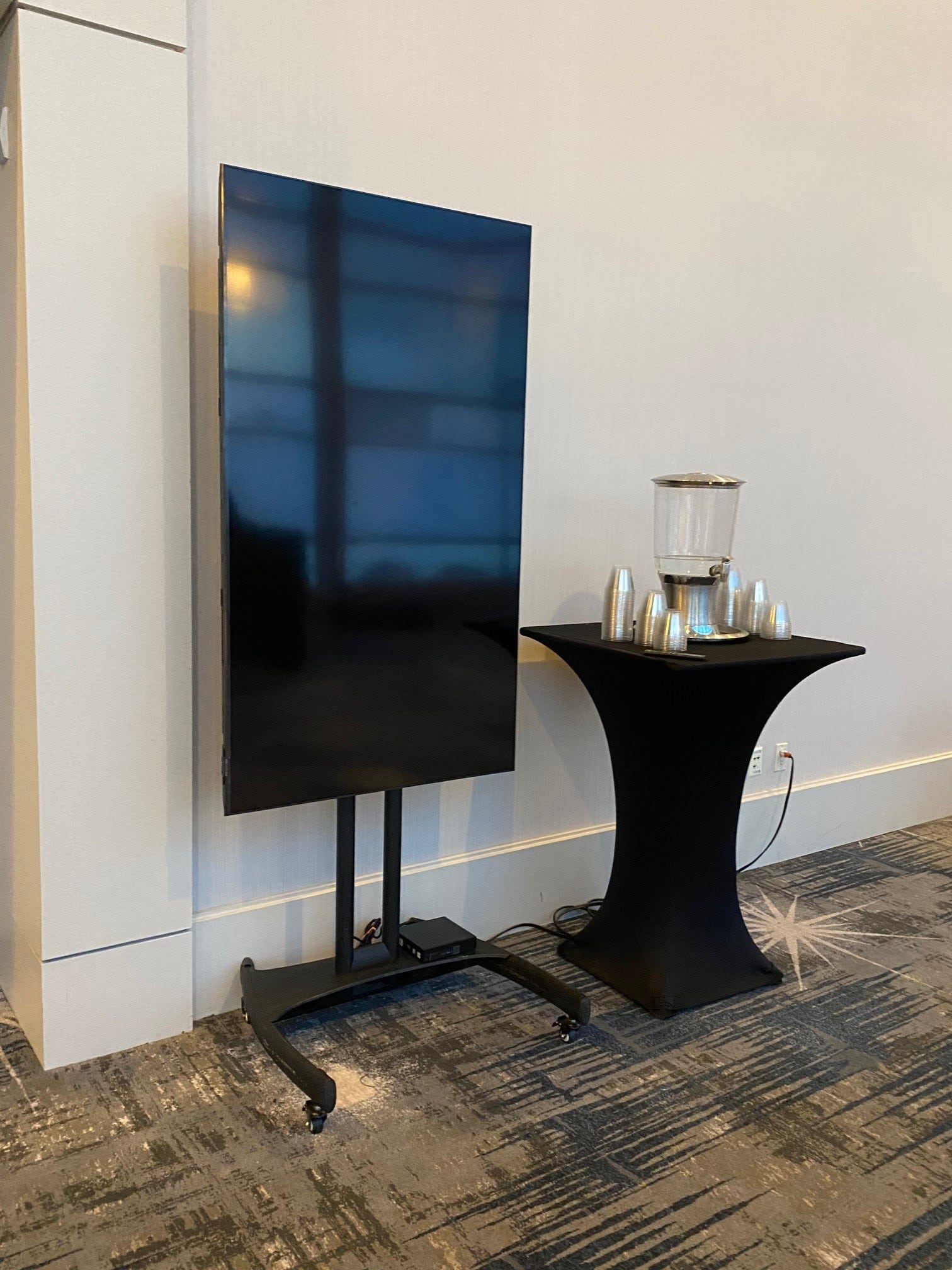 4K TV Display Rentals in California 22-100" | Trusted by Event Pros